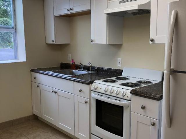 APARTMENT FOR RENTALL UTILITIES ARE INCLUDED IN TH