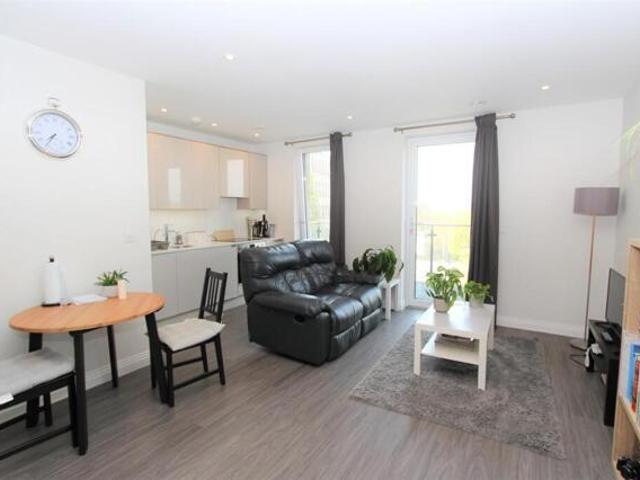 Apartment For Sale Uxbridge Greater London 245000 ES99986334