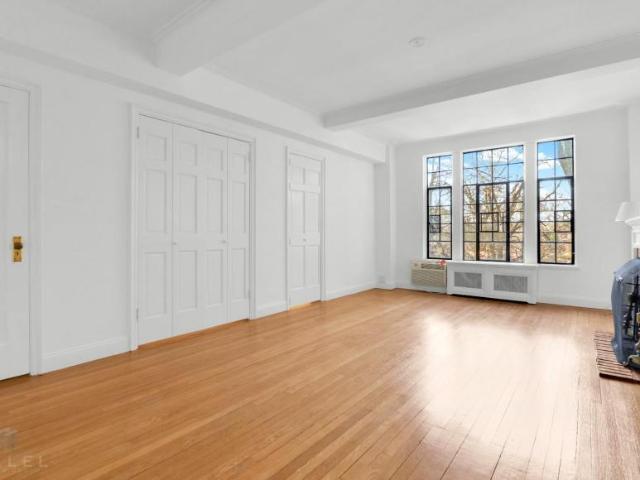 apartment Forest Hills NY ES105202505