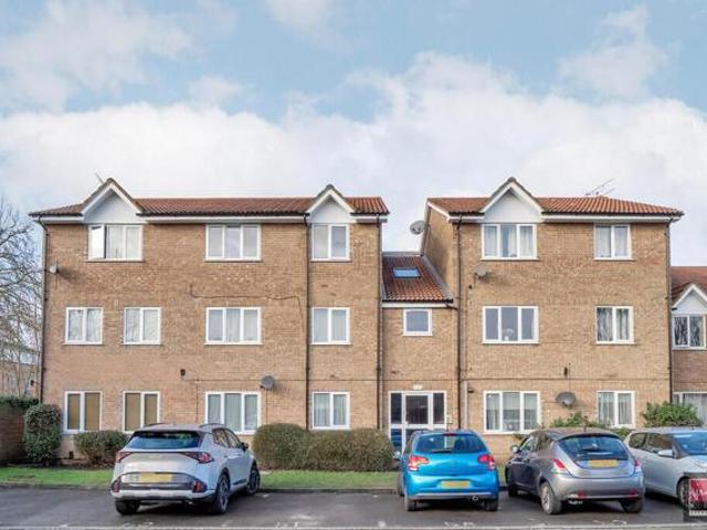 Apartment Feltham Surrey 100426343