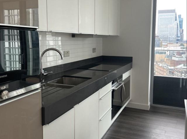 Apartment, Kingwood House, Chaucer Gardens, London E1, 1 bed flat to rent, £3,250 pcm | PrimeLocation