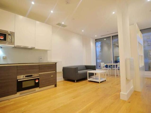 Apartment Hounslow Greater London 98278482
