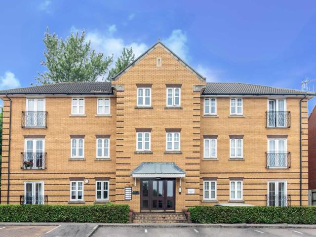 apartment Honiton Gardens, London, NW7