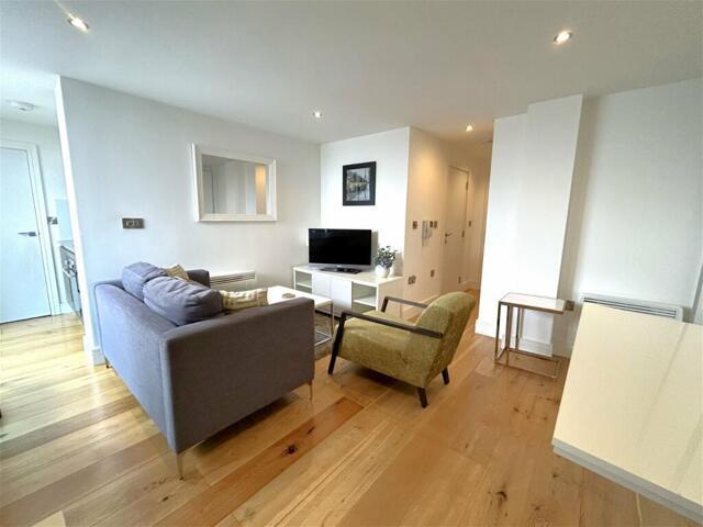 Apartment Hayes Greater London LS99380793