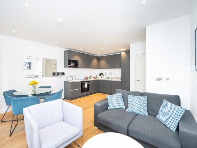 apartment in 12 Dock Street, London