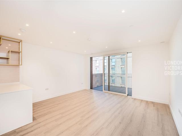 apartment in 12 Quay Walk, London