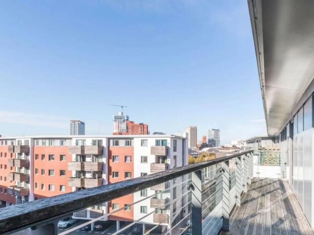 apartment in Skyline 10 Granville Street
