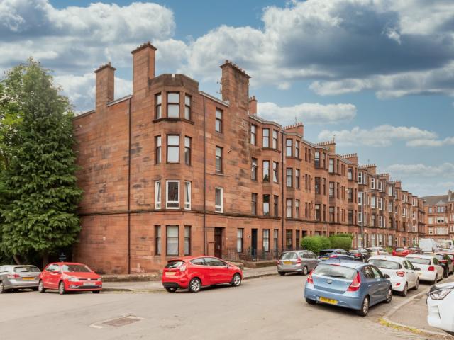 apartment in 15 Flat 3 2 Kennoway Drive, Patrick, Glasgow, G11 7TU