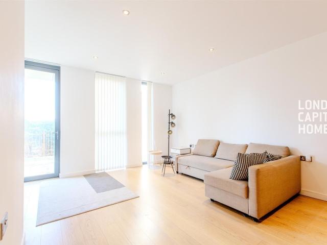 apartment in 16 Quebec Way, London