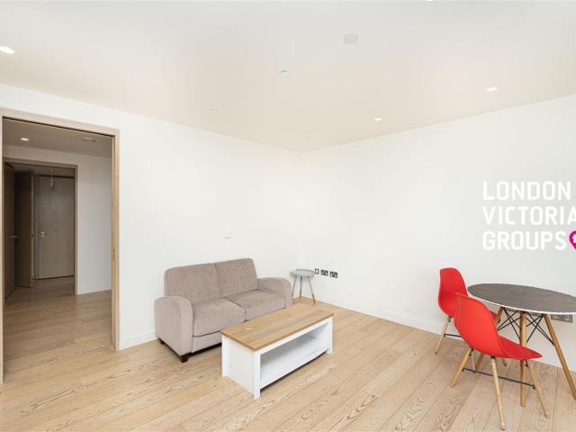 apartment in 1 Pilot Walk, London