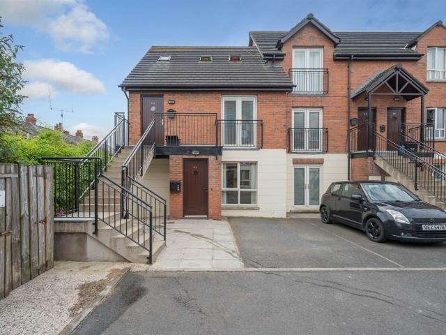 apartment in 21 Maldon Court, Belfast, BT12 6GY