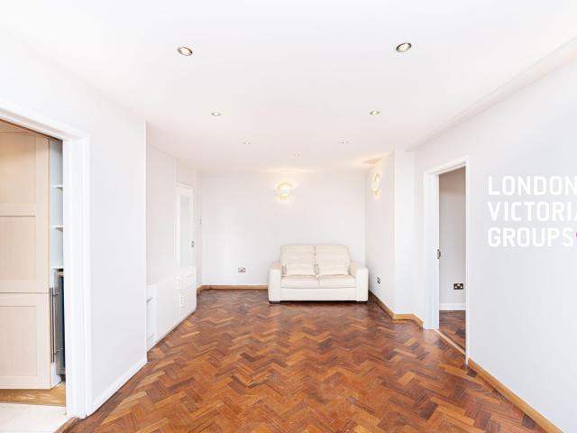 apartment in 22 Park Crescent, London