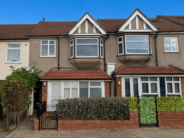 Apartment In 236 Hornchurch Road, Hornchurch Rm11