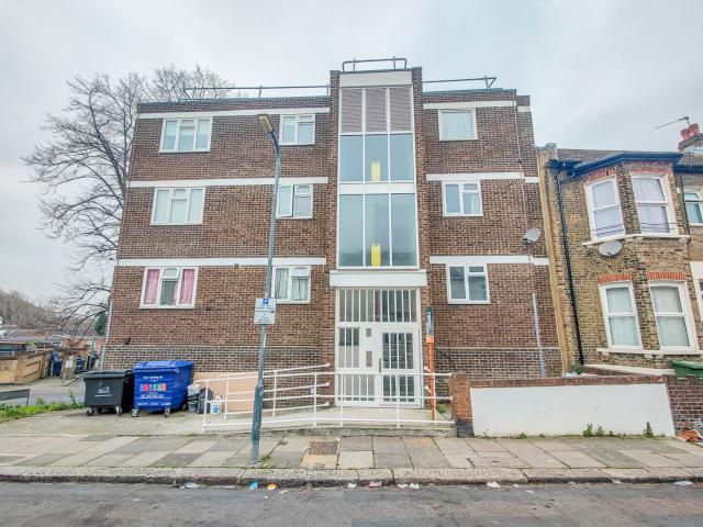 apartment in 23 Elmdene Road, Woolwich, London, SE18