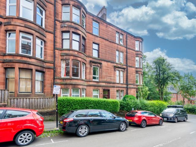 apartment in 2 Flat 1 2 Yarrow Gardens, Glasgow, G20 6DY