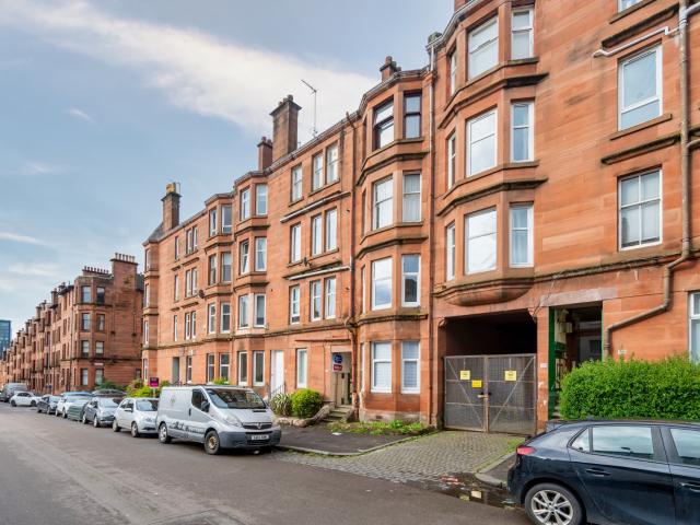 apartment in 35 Exeter Drive, Flat 2 2, Partick, G11 7XF