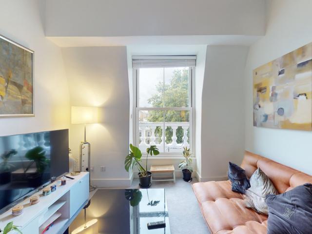 apartment in 39 Craven Hill Gardens, Bayswater