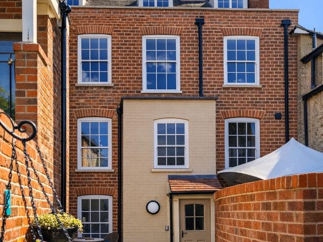 apartment in 42 Foregate Street, Worcester, Worcestershire, WR1 1EE