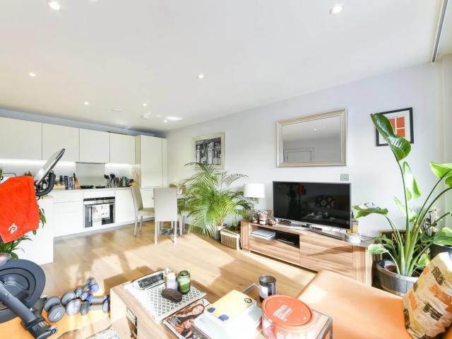 apartment in 4 Lambarde Square, London