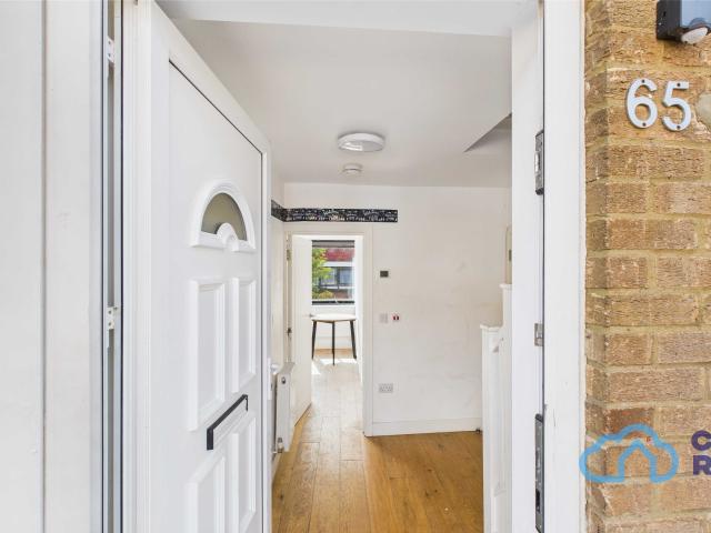 apartment in 65EA RM2 Eastmead | Farnborough | GU14 7SA