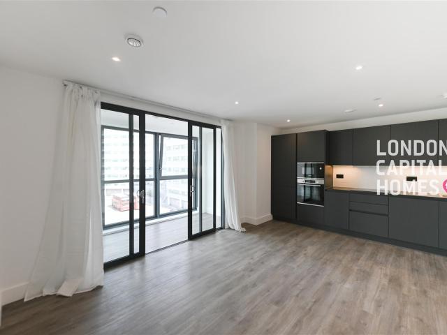 apartment in 8 Station Road, CROYDON