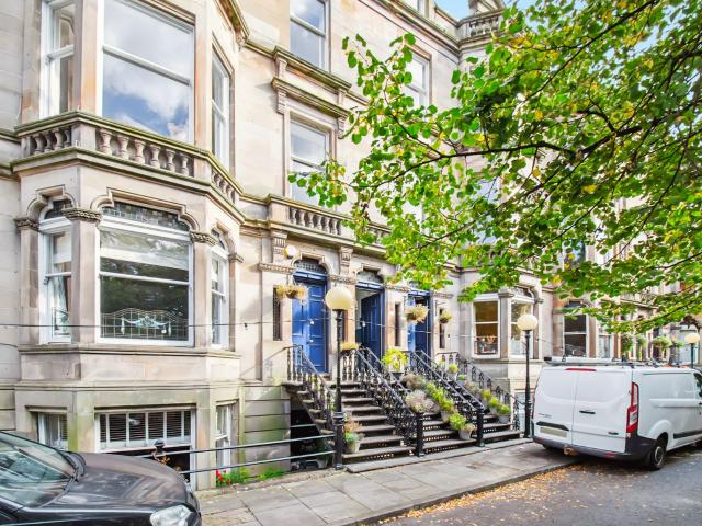 apartment in 92 Queens Drive, Flat 2 2, Queens Park, G42 8BJ