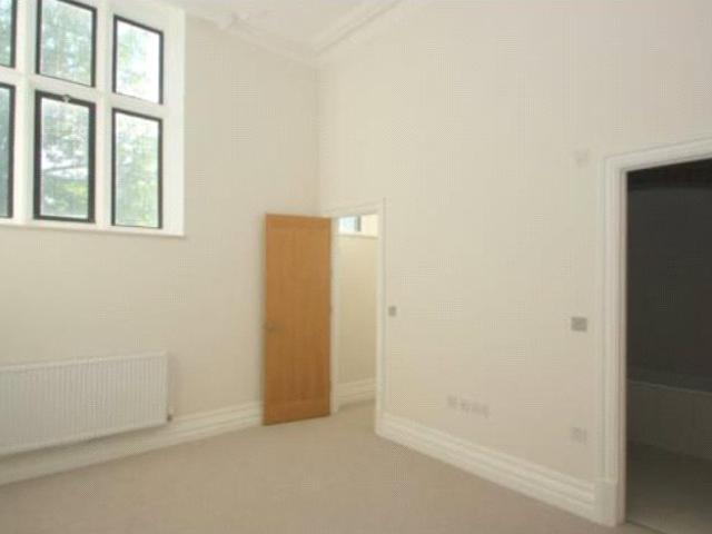 apartment in Courtyard House, Mill Hill, London NW7 4BF