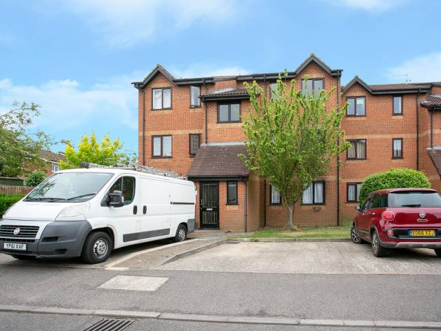 apartment in Courtlands Close, WD24