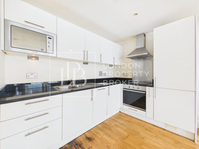 Apartment in Cobalt Point, Millharbour, E14