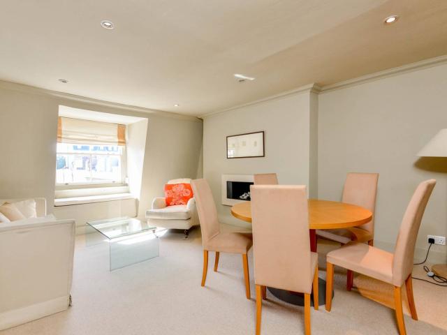 apartment in Coleherne Road