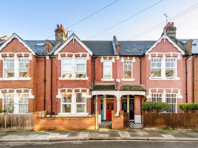 apartment in Collingbourne Road
