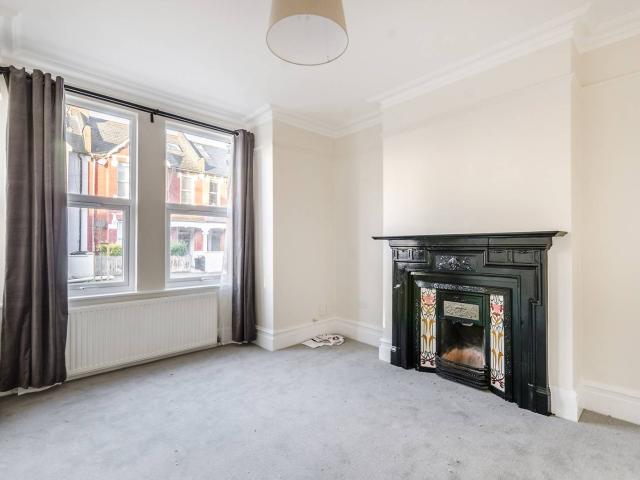 apartment in Collingbourne Road