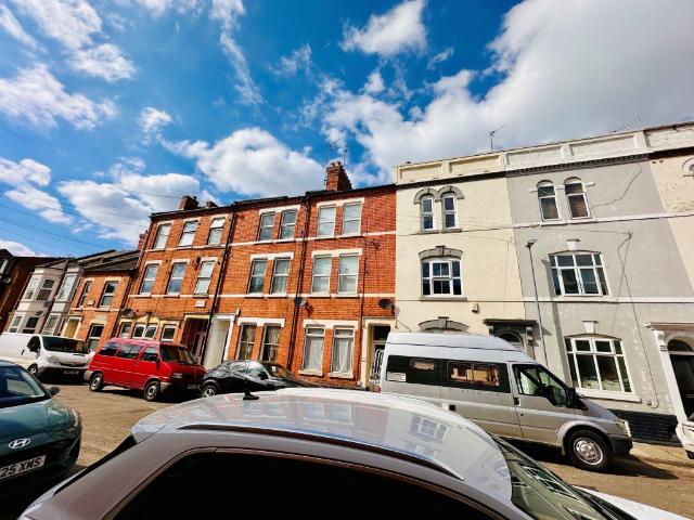 apartment in Colwyn Road, Northampton, Northampton, NN1 3PU