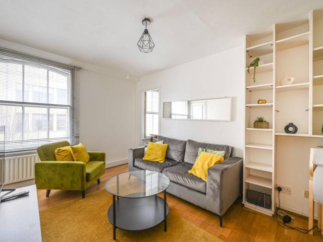 apartment in Commercial Street
