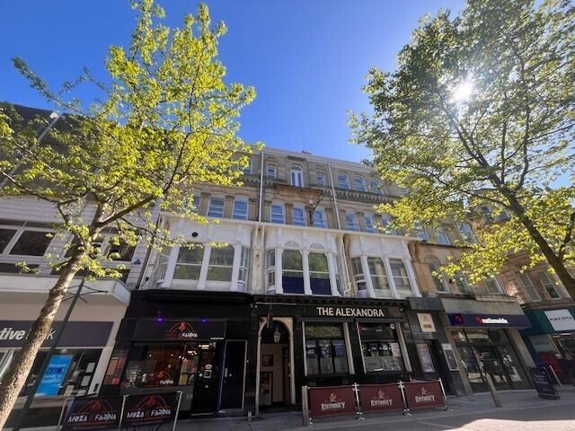 apartment in Commercial Street