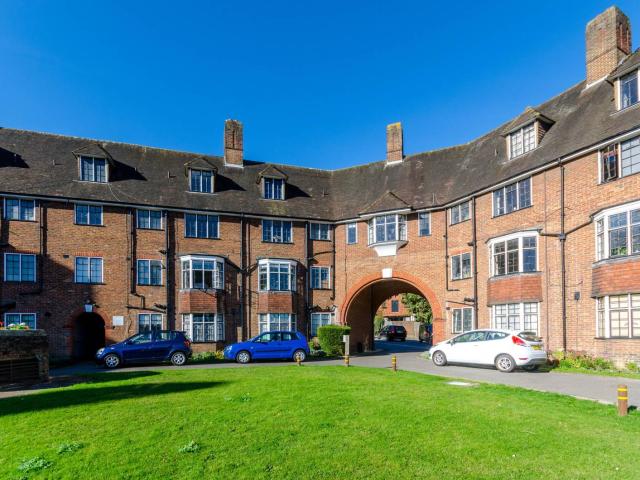 apartment in Condor Court