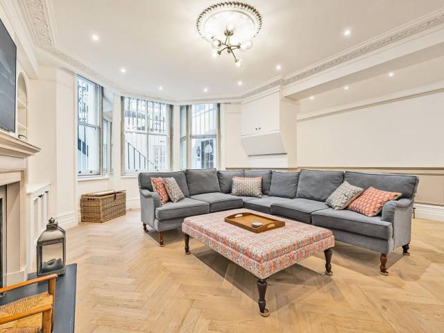 apartment in Cornwall Gardens