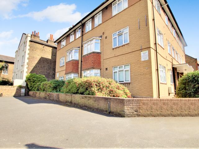 apartment in Caldecot Court, PP508, Camberwell, SE5