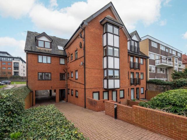 apartment in Cambalt Road