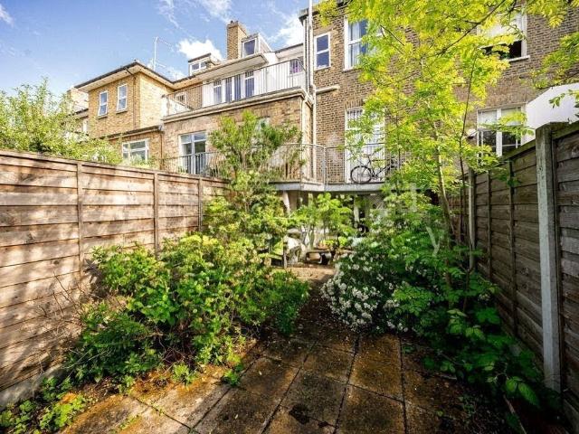 apartment in Camden Road, Holloway, London N7 0SH