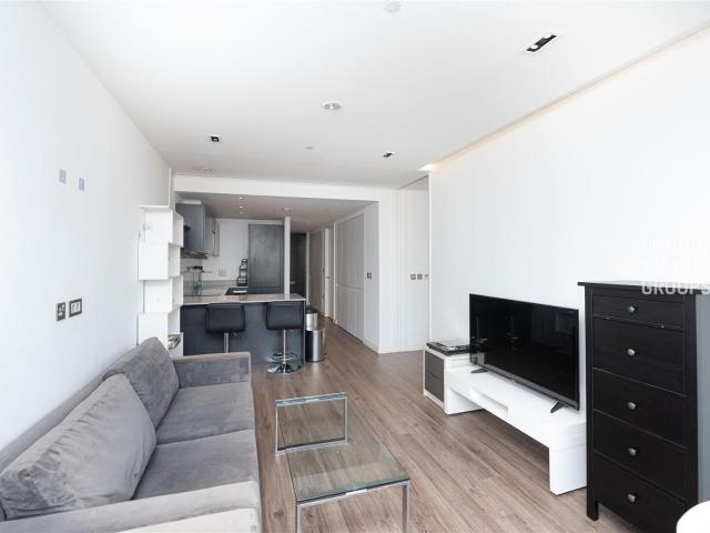apartment in Cashmere House, 37 Leman Street, London