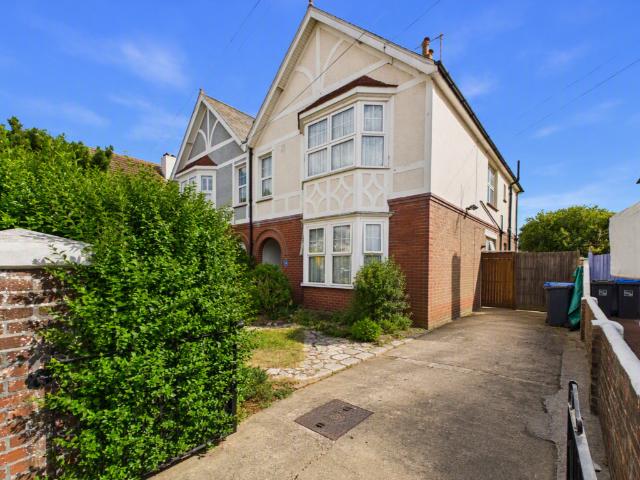 apartment in Church Walk, Worthing, BN11 2LT