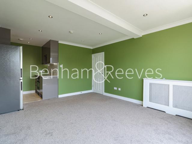 apartment in Chase Court, Beaufort Gardens, SW3