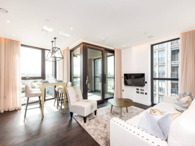 apartment in Charles Clownes Walk, SW8