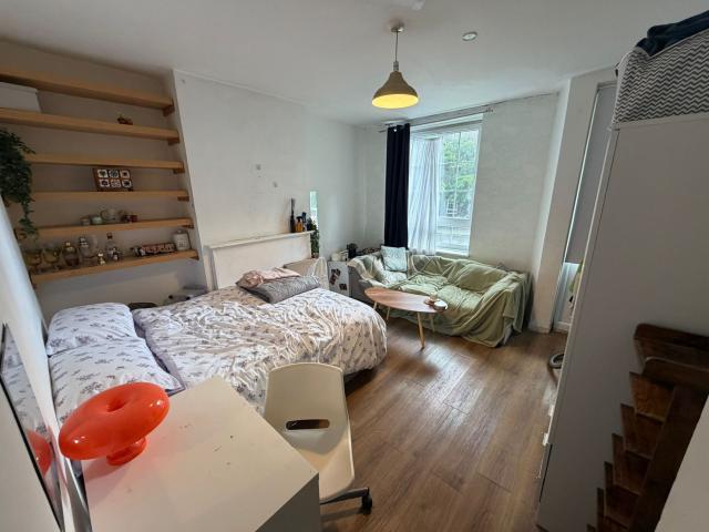 apartment in Chartham House, London, SE1