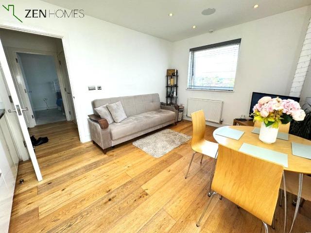 apartment in Checkline House, Darkes Lane, Potters Bar