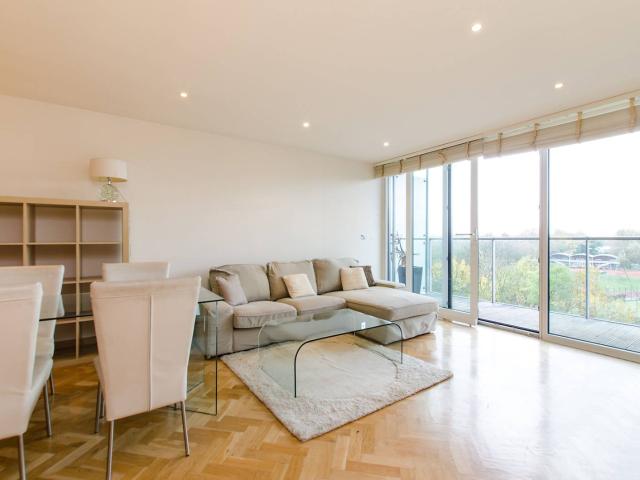 apartment in Chelsea Bridge Wharf