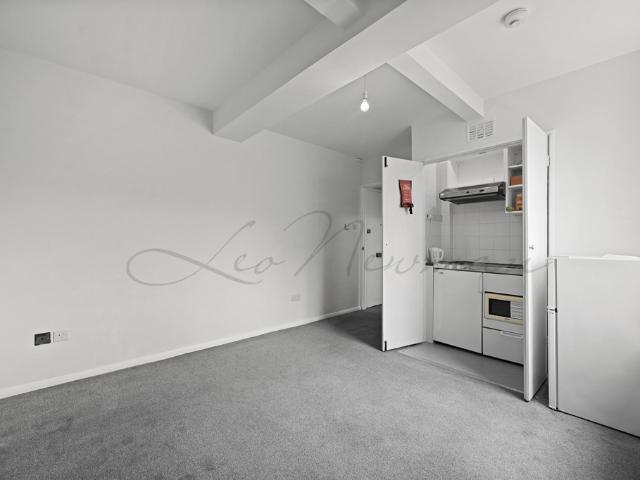 apartment in Chelsea Cloisters