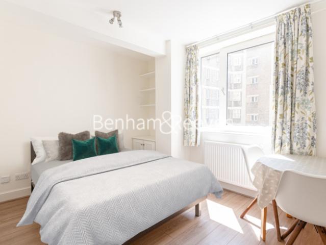 apartment in Chelsea Cloisters, Sloane Avenue SW3