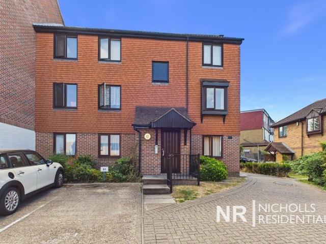 apartment in Chelsea Gardens, Sutton